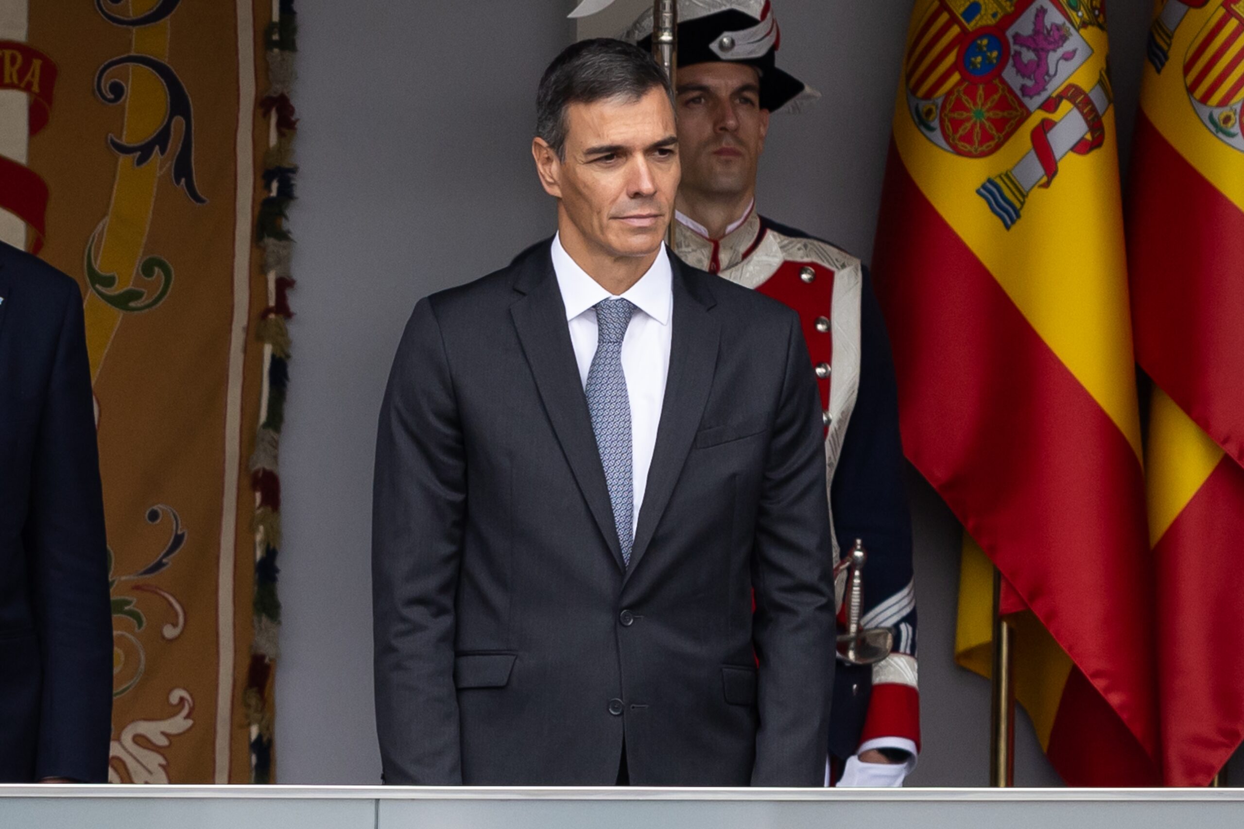 Presiune în creștere pe Pedro Sánchez. Zeci de mii de oameni au ieșit ...