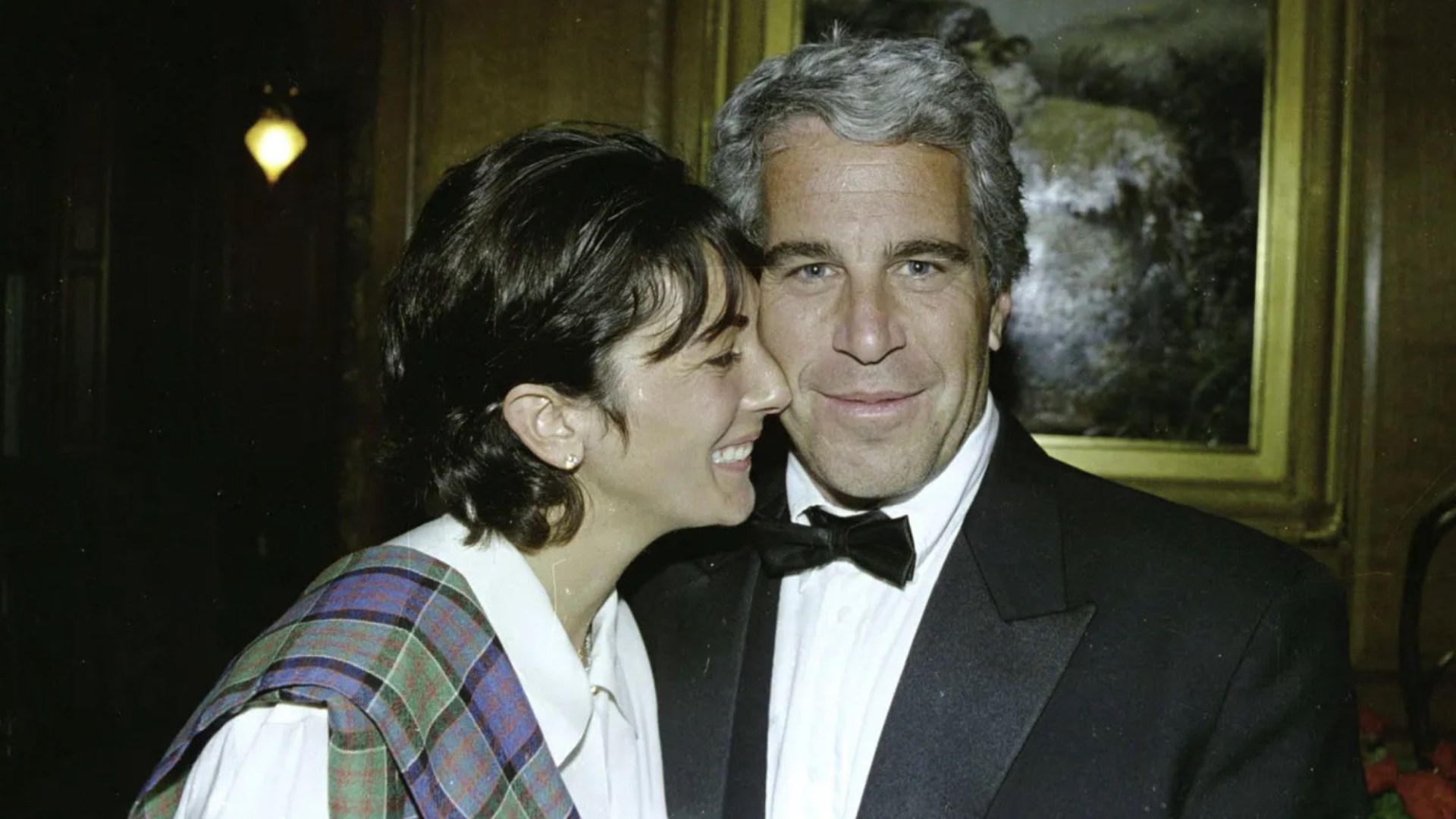 Cine este Ghislaine Maxwell, partenera și complicea lui Jeffrey Epstein ...